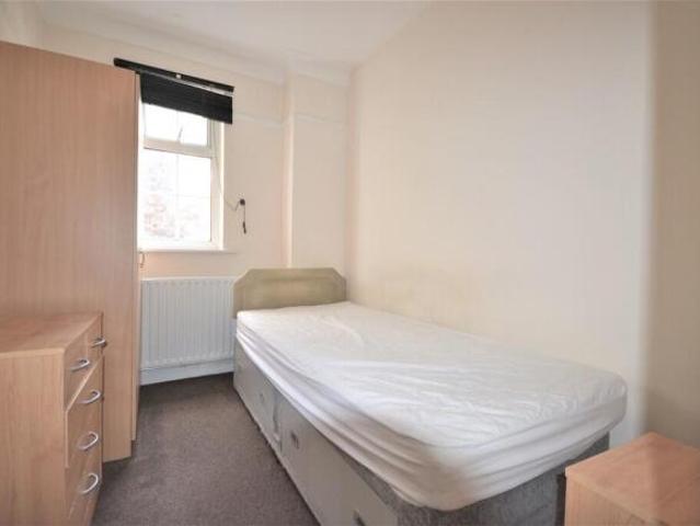 3 bedroom apartment for rent in Ham Street, Richmond, TW10