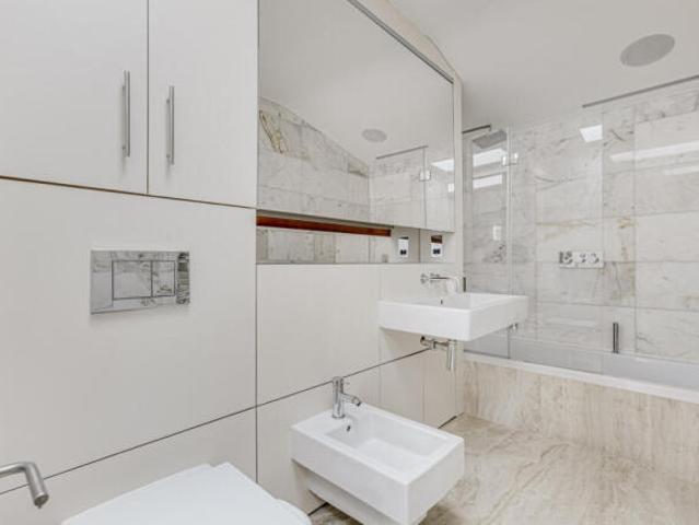 3 bedroom apartment for rent in Harley Street, London, W1G