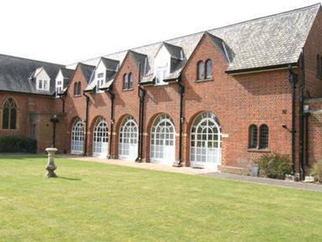 3 bedroom apartment for rent in Hatch Lane SL4