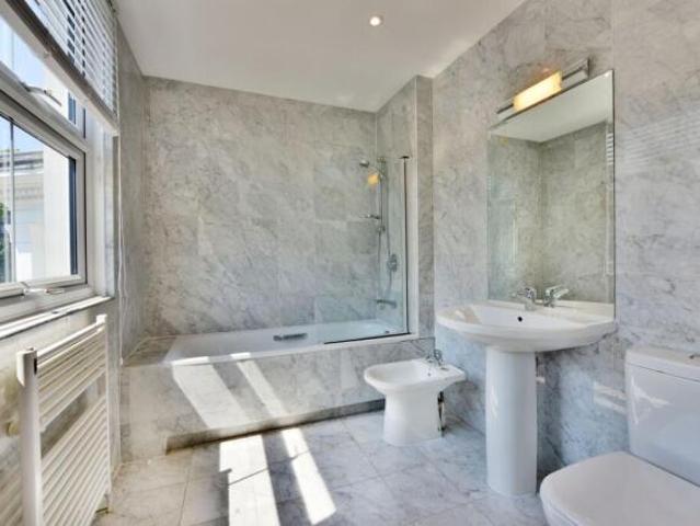 3 bedroom apartment for rent in Haverstock Hill, London, NW3