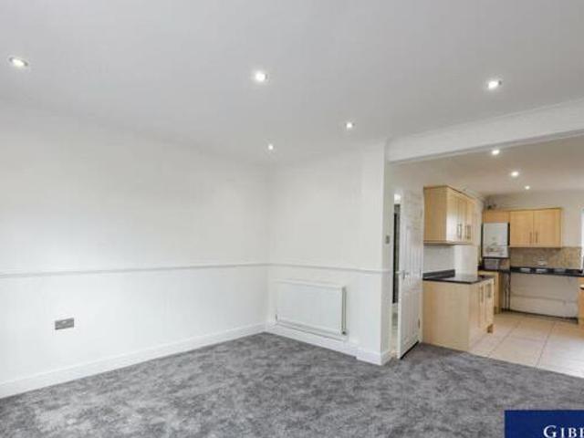 3 Bedroom Apartment For Rent In Hayes, Middlesex