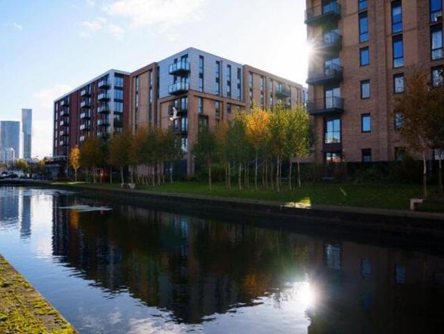 3 bedroom apartment for rent in Hearth, M5