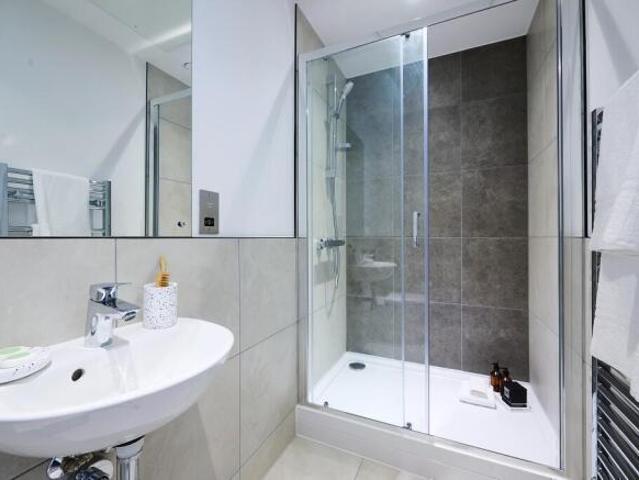 3 bedroom apartment for rent in Herschel Street, Slough, Berkshire, SL1
