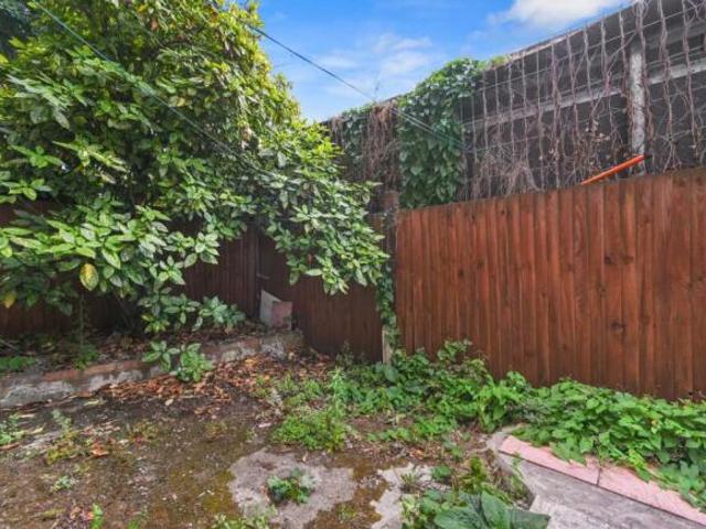 3 bedroom apartment for rent in Hetley Road, Shepherds Bush, London W12 8BB, W12
