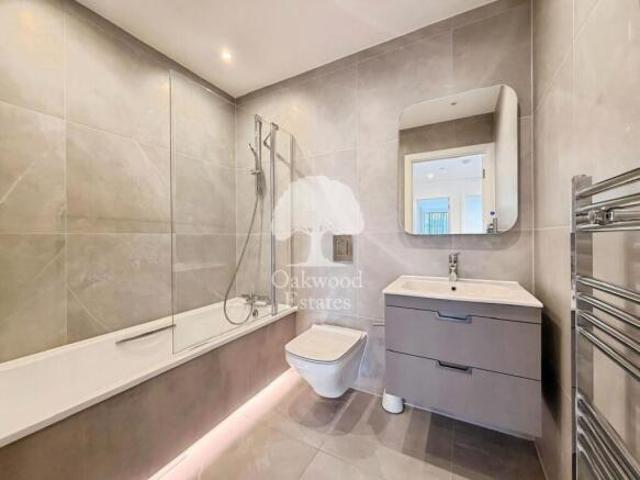 3 bedroom apartment for rent in High Street, Slough, SL1