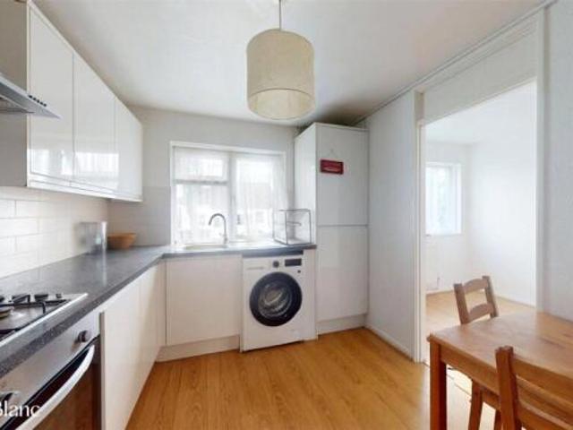 3 bedroom apartment for rent in High Street, West Wickham, BR4