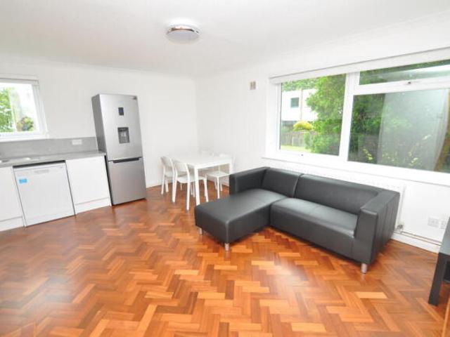 3 bedroom apartment for rent in Hilgay Court, Cross Lanes, Guildford, Surrey, GU1