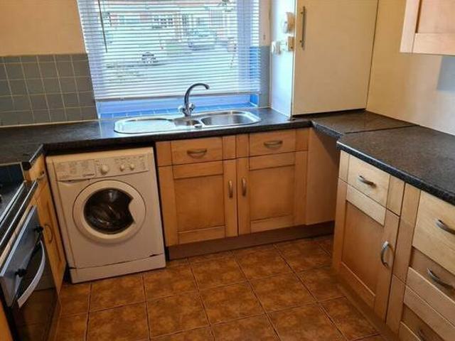 3 bedroom apartment for rent in Hillcrest Court Eaton Road Sutton SM2