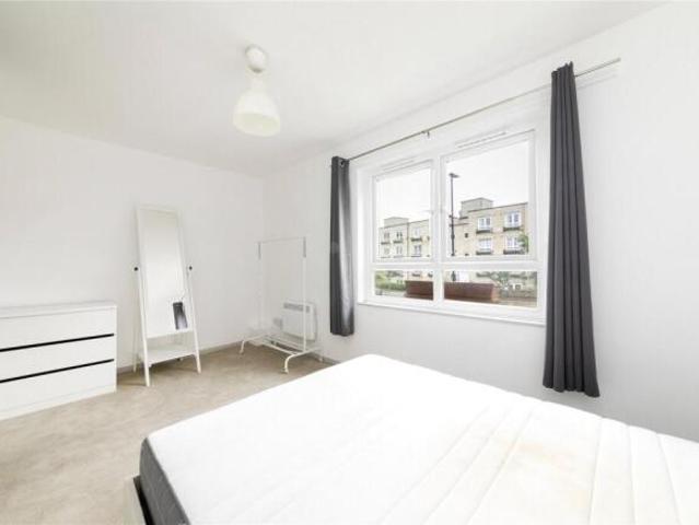 3 bedroom apartment for rent in Hilldrop Crescent, London, N7