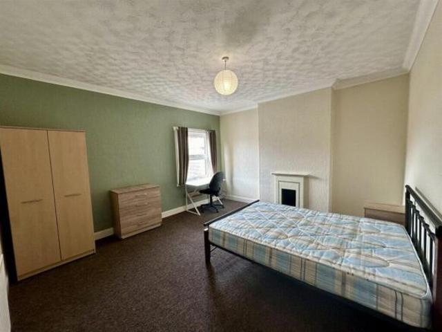 3 bedroom apartment for rent in Hinckley Road, Leicester LE3 0RD, LE3