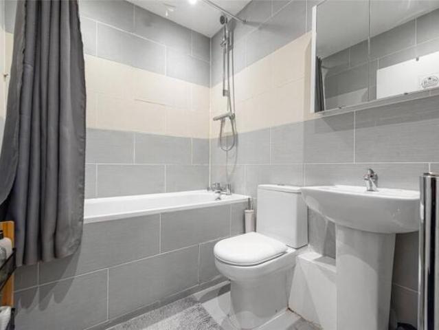3 bedroom apartment for rent in Holloway Road, Holloway, London, N7