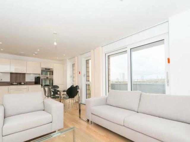 3 bedroom apartment for rent in Ivy Point St Andrews Bow E3