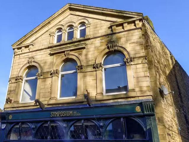 3 bedroom apartment for rent in Idle Green, Albion Road, Idle.