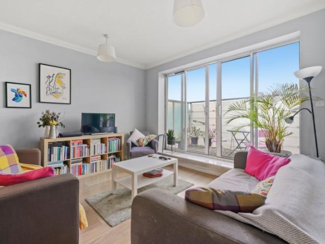 3 bedroom apartment for rent in Imperial Court, Kennington, SE11