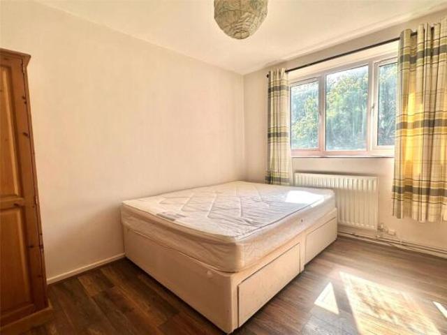 3 bedroom apartment for rent in Innes Gardens, Putney, SW15
