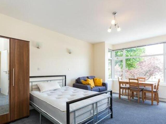 3 Bedroom Apartment For Rent In Islington, London