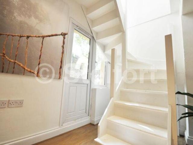 3 bedroom apartment for rent in Junction Road, London N19