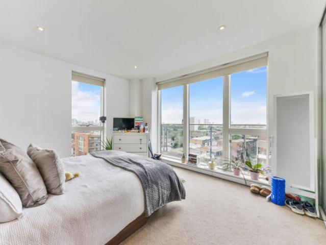 3 bedroom apartment for rent in Kara Court, Seven Sea Gardens, Tower Hamlets, London, E3