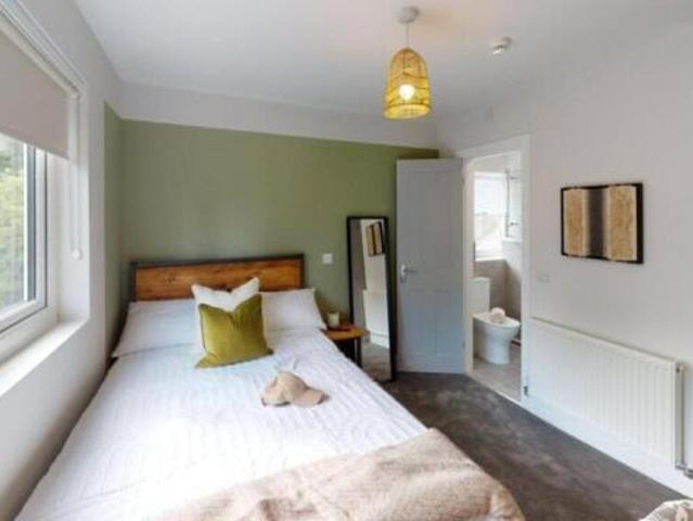3 bedroom apartment for rent in Kay St, London, E2
