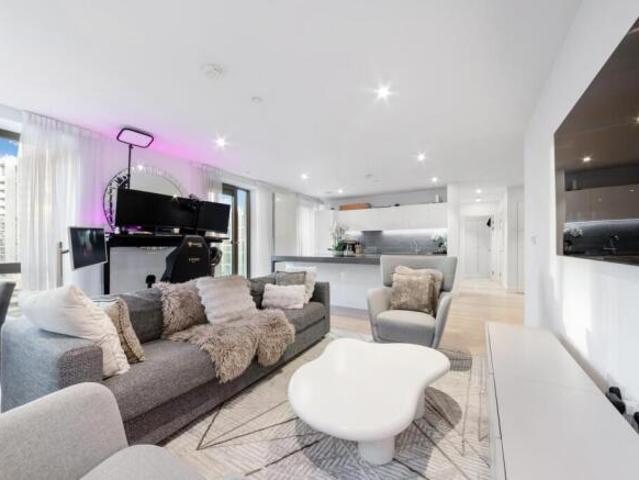 3 bedroom apartment for rent in Kelson House, Royal Wharf, London, E16