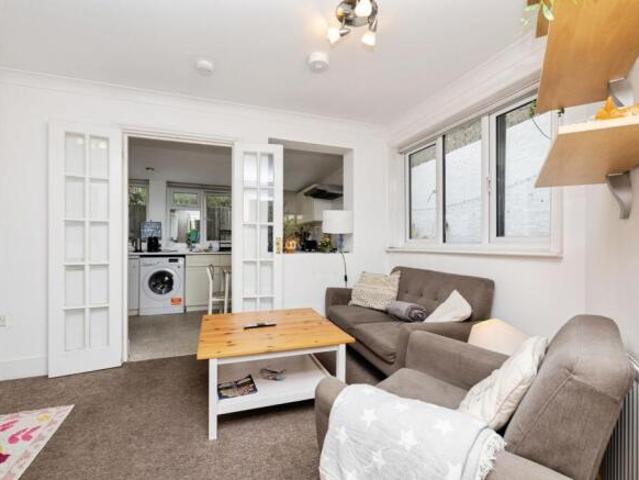 3 bedroom apartment for rent in Kennington Lane, London, SE11