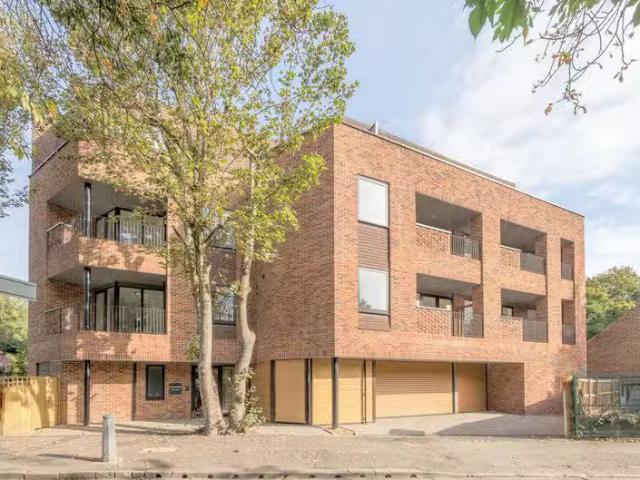 3 bedroom apartment for rent in Kenley Lane, Kenley, CR8