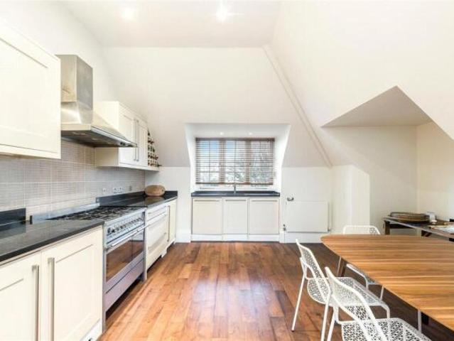 3 bedroom apartment for rent in Keswick Road, London, SW15