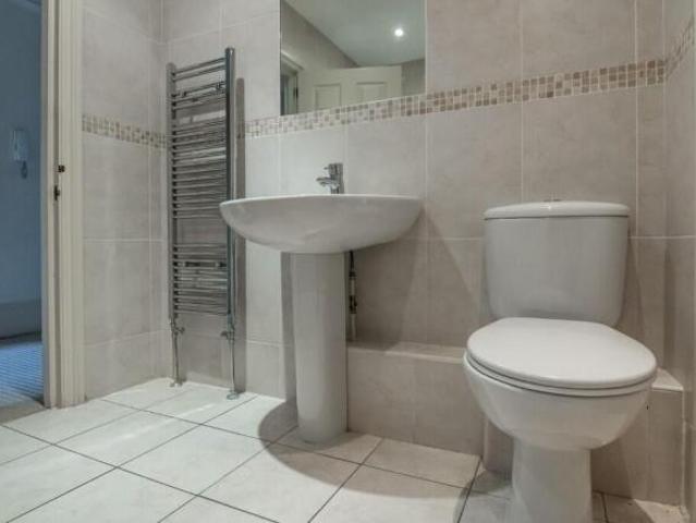 3 bedroom apartment for rent in Kew Gardens Road, London, TW9