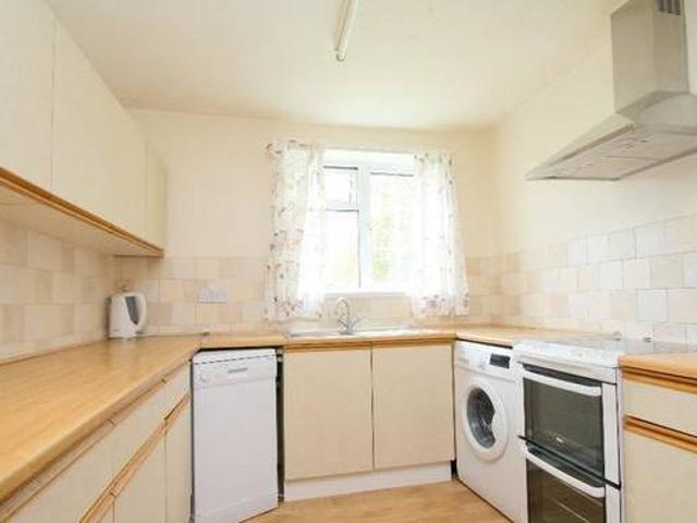 3 bedroom apartment for rent in Kingfisher Drive Staines Surrey TW18