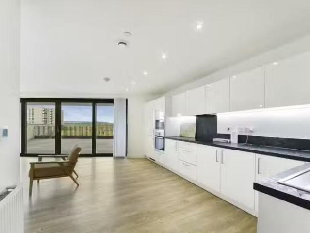 3 bedroom apartment for rent in Kingfisher Heights, Waterside.