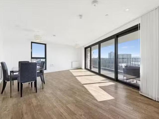 3 bedroom apartment for rent in Kingfisher Heights, London, E16