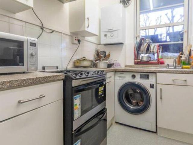 3 Bedroom Apartment For Rent In Kinglake Estate, London