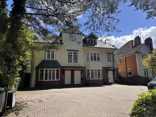 3 bedroom apartment for rent in Knyveton Road, Bournemouth, Bo.