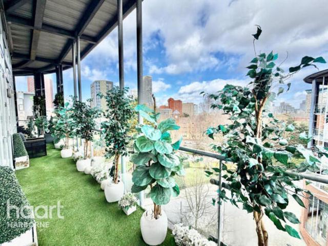3 bedroom apartment for rent in Luxury Apartment, Park Central, B15