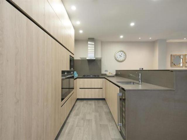 3 bedroom apartment for rent in Lyndhurst Road, Hampstead, NW3