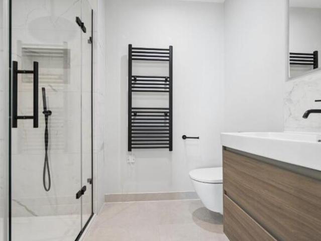 3 bedroom apartment for rent in Lynton Road, London, W3