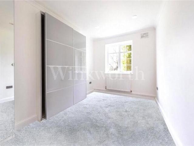 3 bedroom apartment for rent in Lyttelton Road, London, N2