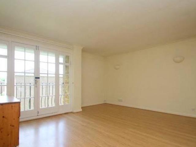 3 bedroom apartment for rent in Lark Avenue Staines Surrey TW18
