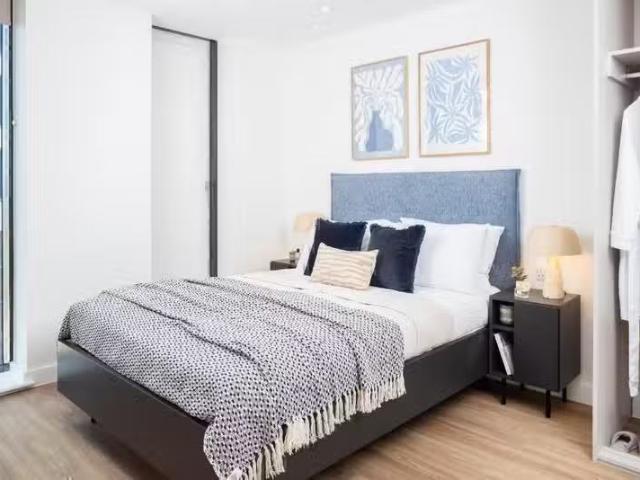 3 bedroom apartment for rent in Lighthaus, William Jessop Way.