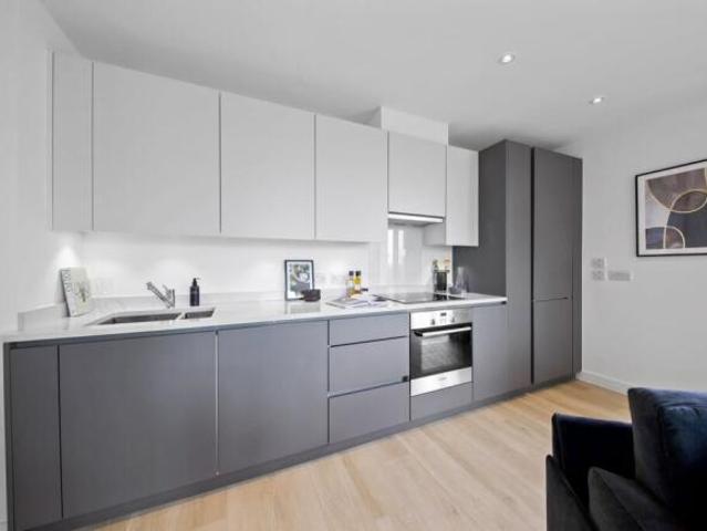 3 bedroom apartment for rent in Limari Mansions, E20