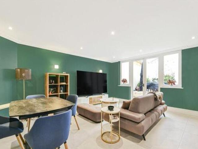3 Bedroom Apartment For Rent In London