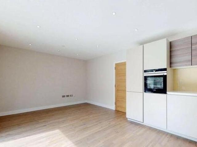 3 Bedroom Apartment For Rent In London