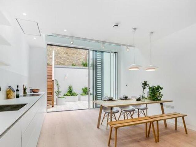 3 Bedroom Apartment For Rent In London