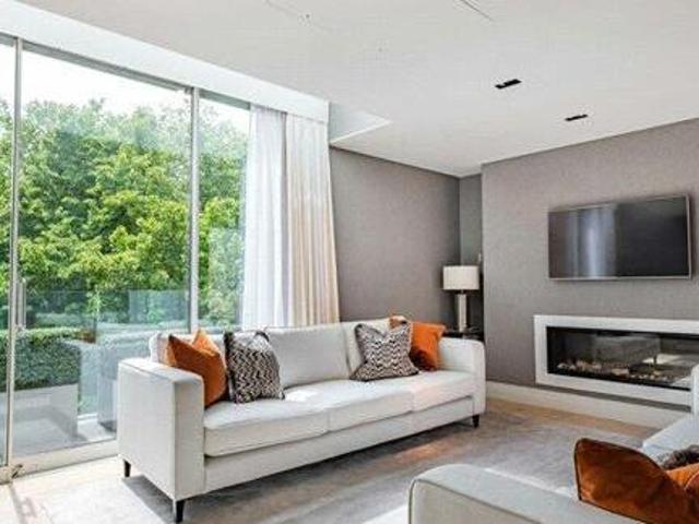 3 Bedroom Apartment For Rent In London