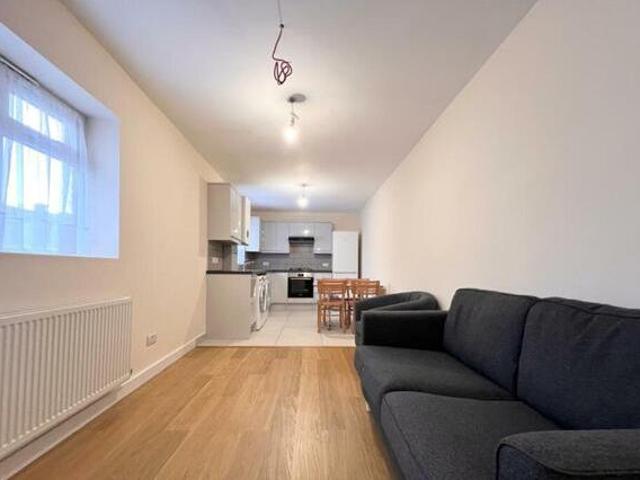 3 Bedroom Apartment For Rent In London