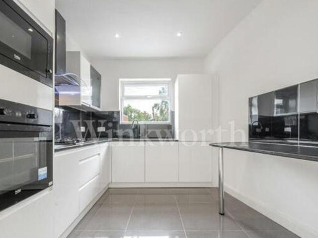 3 Bedroom Apartment For Rent In London