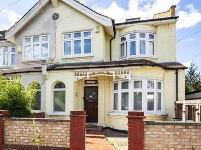 3 Bedroom Apartment For Rent In London