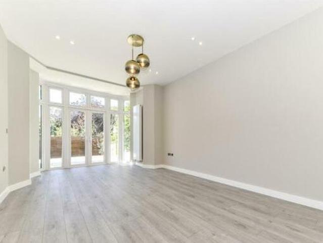 3 Bedroom Apartment For Rent In London