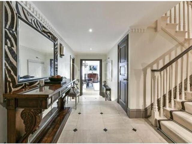 3 Bedroom Apartment For Rent In London