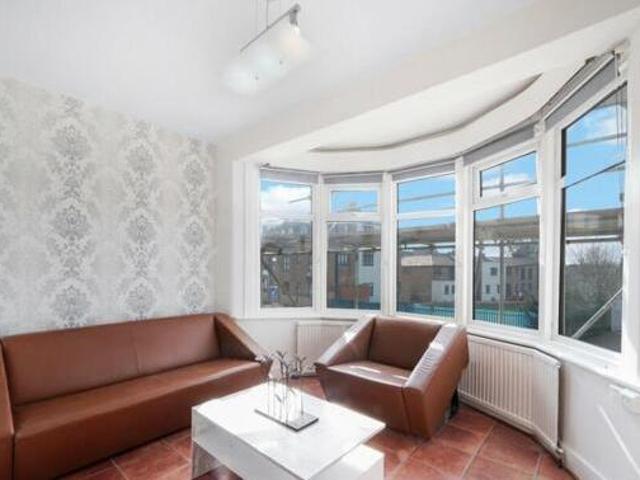 3 Bedroom Apartment For Rent In London
